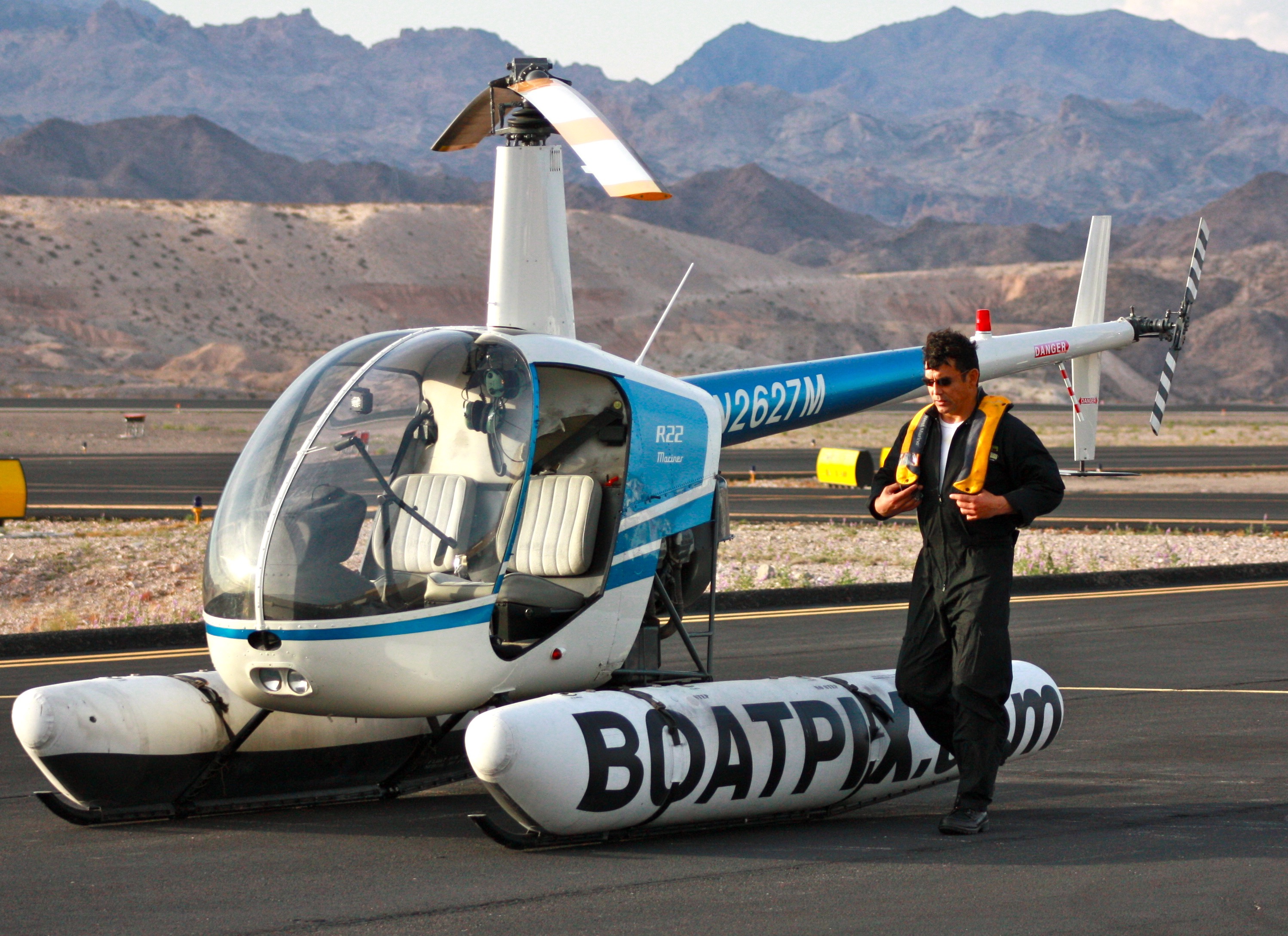 Helicopter tours with Wade - SUP WITH WADE